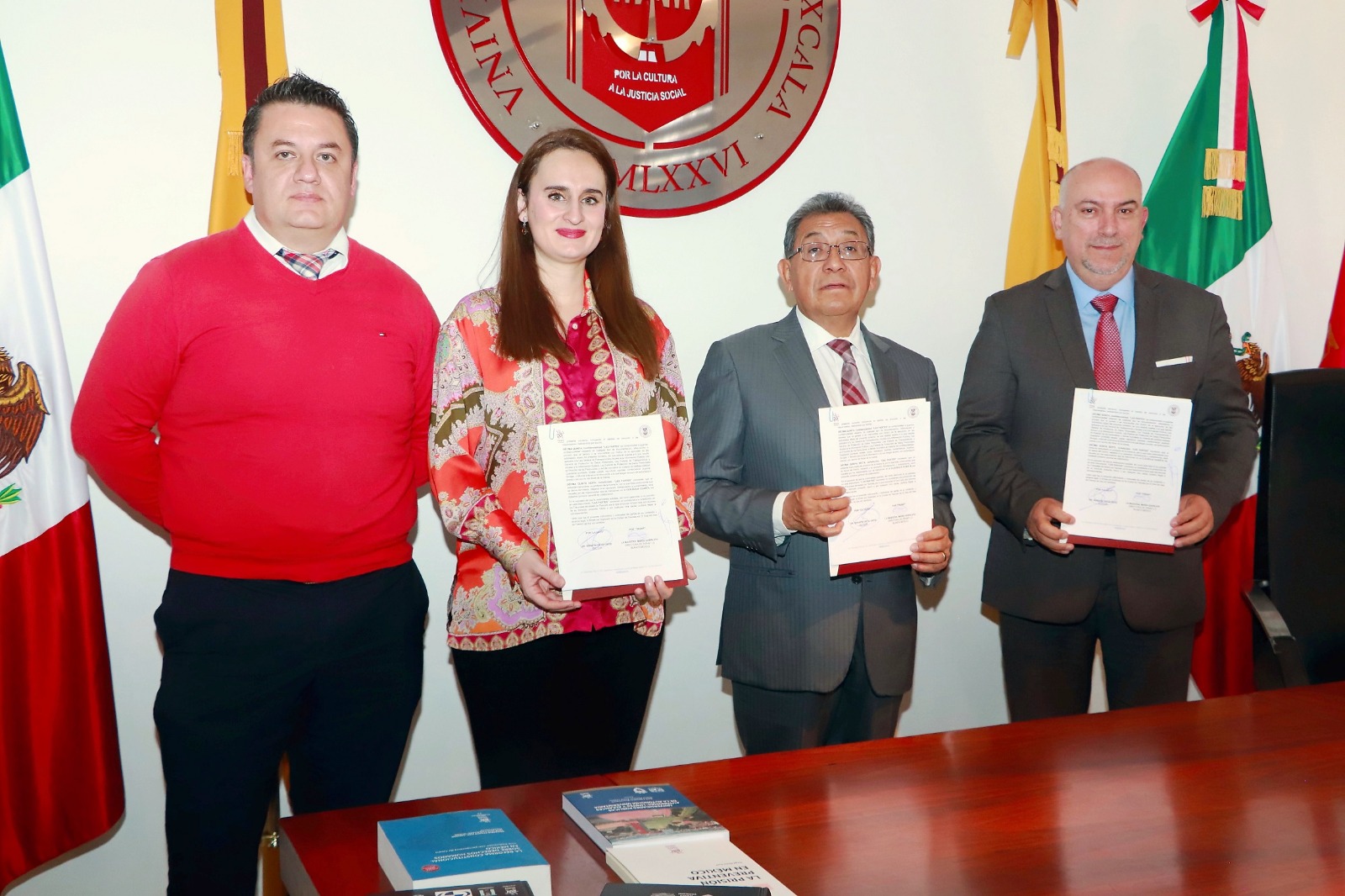 Fortalece UATx vínculos con editoriales